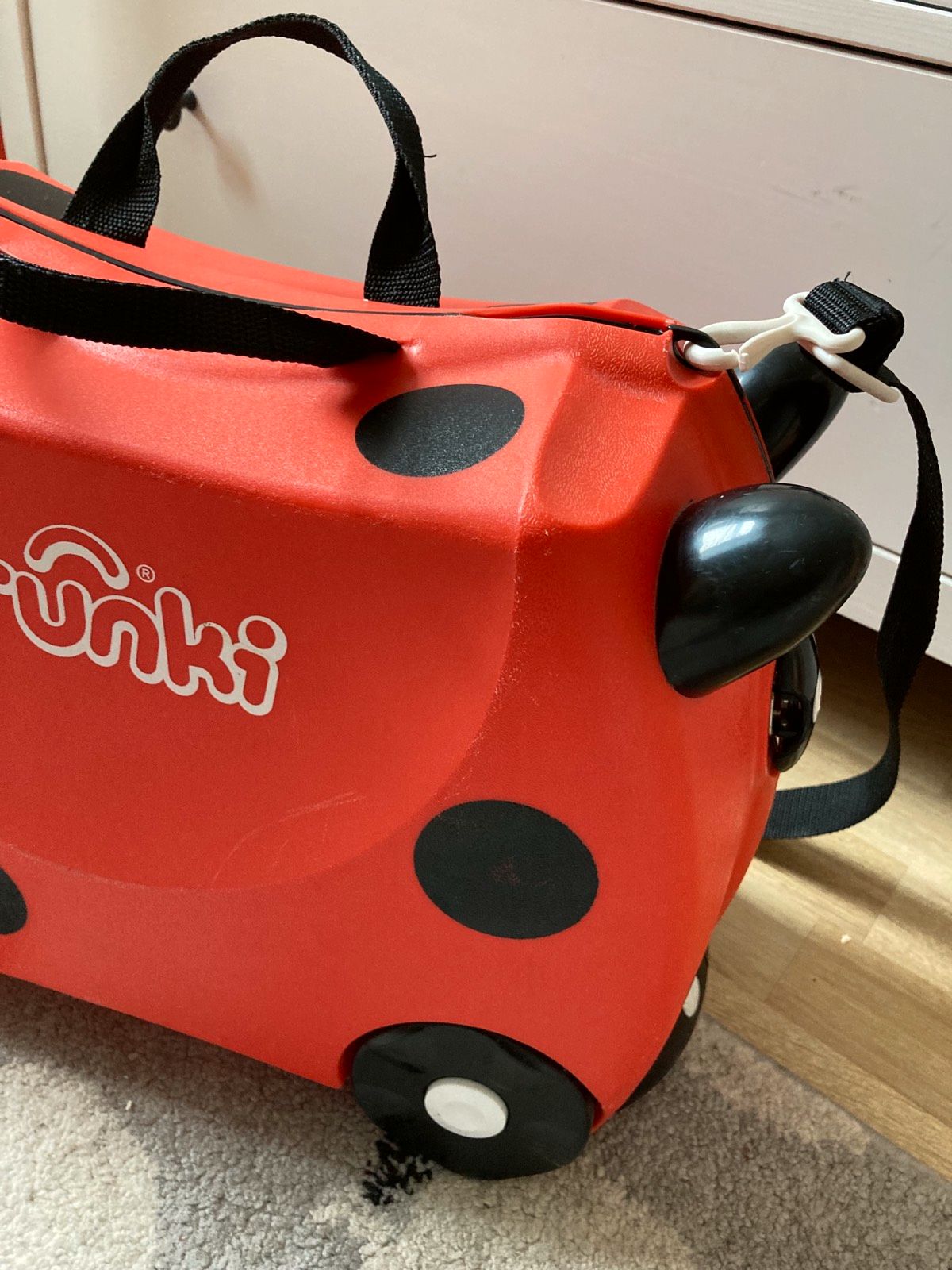 Die beliebtesten Kinderkoffer zum Draufsitzen für kleine Reisende